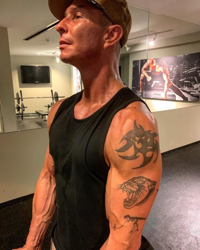 La increíble musculatura de Erik Rubín | CSC Noticias