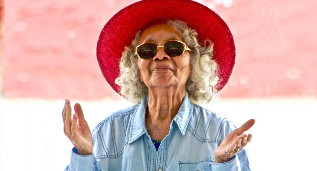 Las personas más longevas del mundo practican estas 4 acciones cada ...